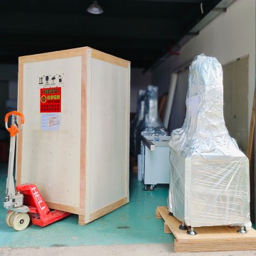 Packaging with protective corner guards for sensitive components