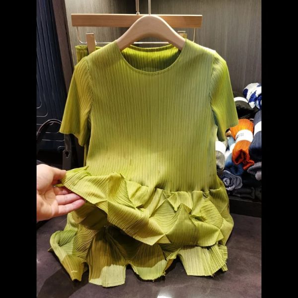 Quality Fashionable Women's Two-Piece Set round Neck Short Sleeved Pleated Hem Top and High Waisted Skirt Breathable Design for sale