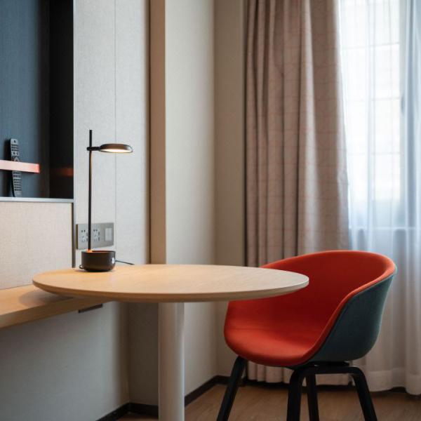 Quality Fully Assembled Hotel Guest Room Furniture Packages Set Customized Shape for sale