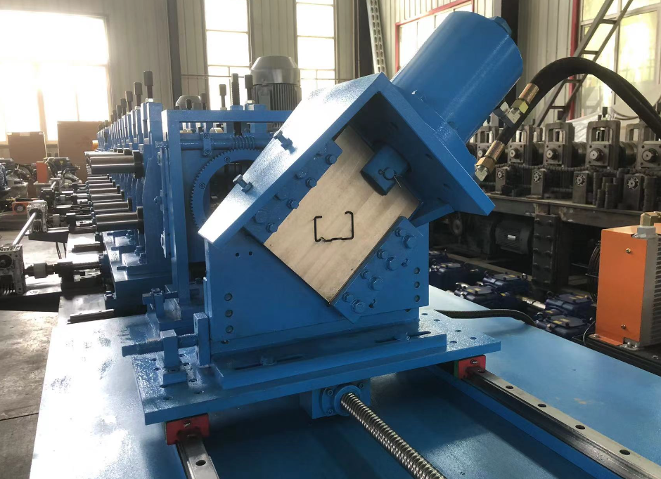 Box beam rolling forming machine