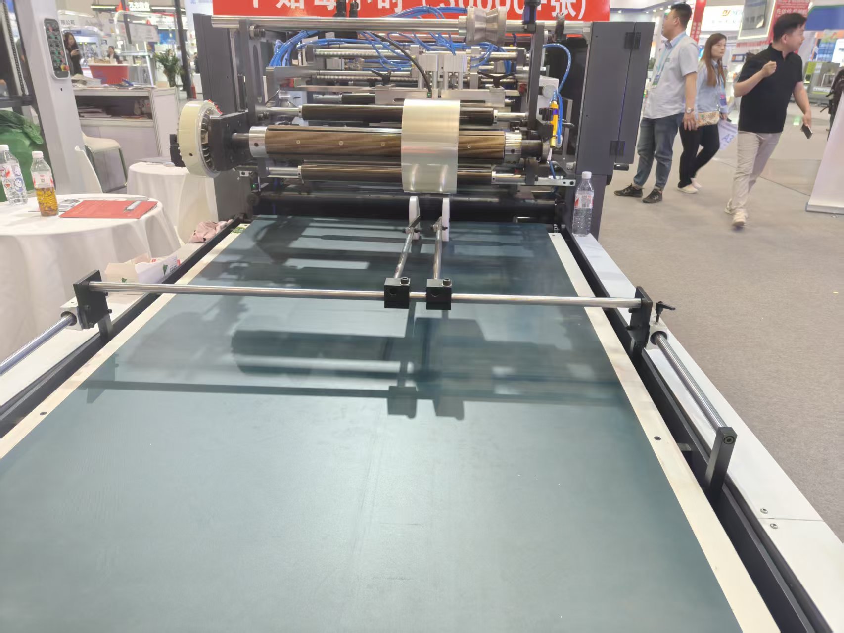 Quality SIINO JIGUO TC-760Q Automatic Servo Windows Patching Machine With Corner Cutting for sale
