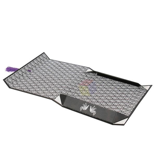 Quality Eco Friendly Custom Logo Hard Cardboard Gift Scarf Packaging Box Magnetic for sale