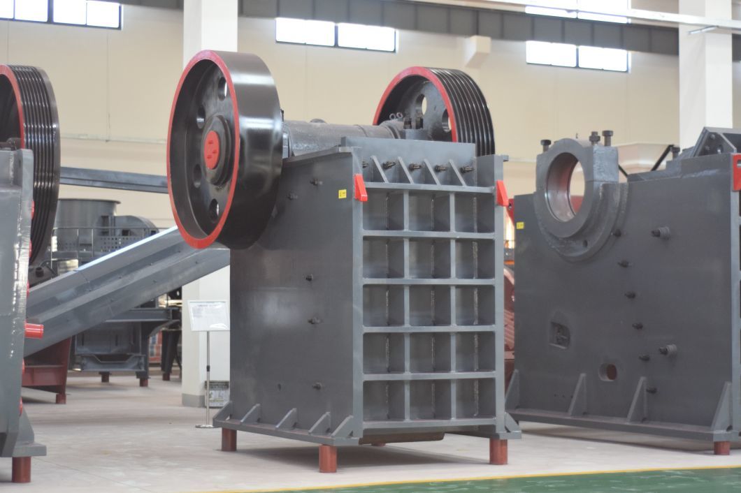 Complete Rock Crushing Machine Stone Jaw Crusher with Screening Line China Manufacturer