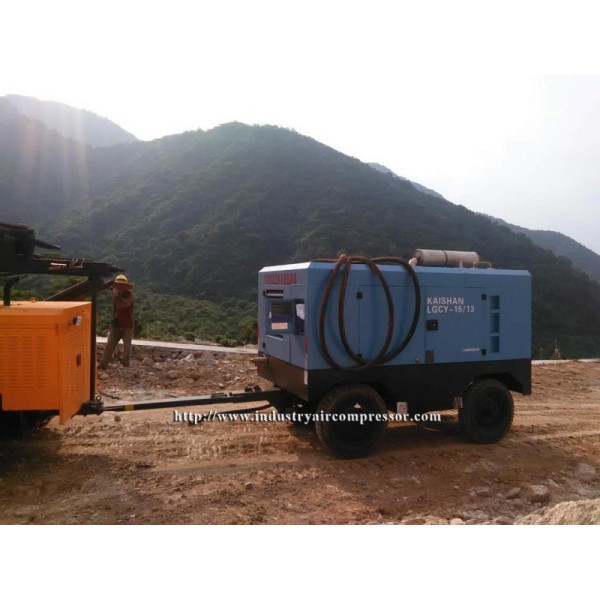 Quality Diesel Engine Driven Portable Screw Air Compressor With Inlet Air Pre Filter for sale