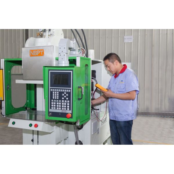 Quality VERTICAL standard plastic injection molding machine for electrical outlet for sale