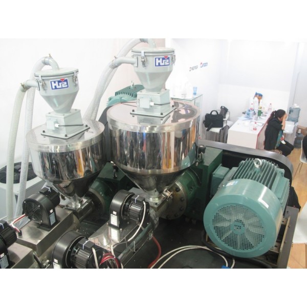 Quality 3 Layer plastic blow moulding machine with single head double head 5L for sale