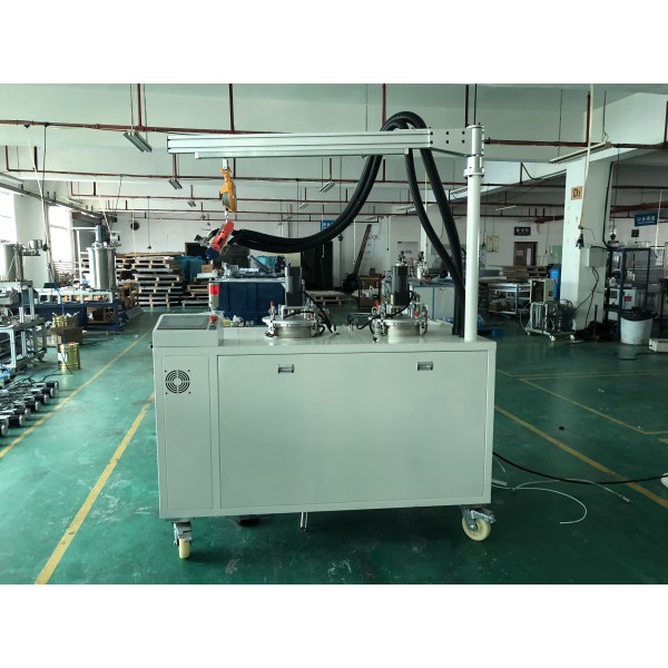 Quality glue dispenser Robot epoxy glue dispenser resin molding machine for sale