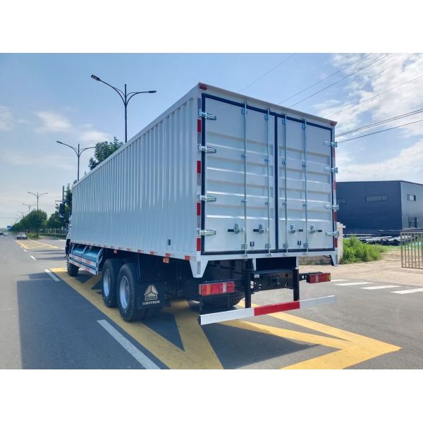 Quality HOWO-NX Box Cargo Truck 371HP for sale