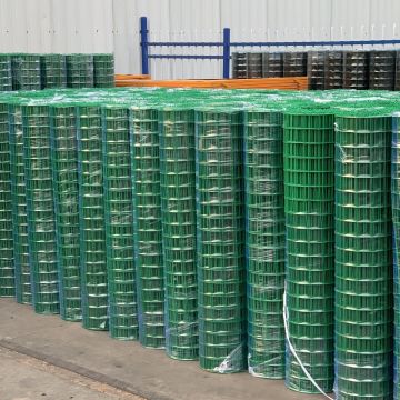Quality 1/6 12 gauge galvanized wire mesh welding roll top fencing 10x10 PVC welded wire for sale