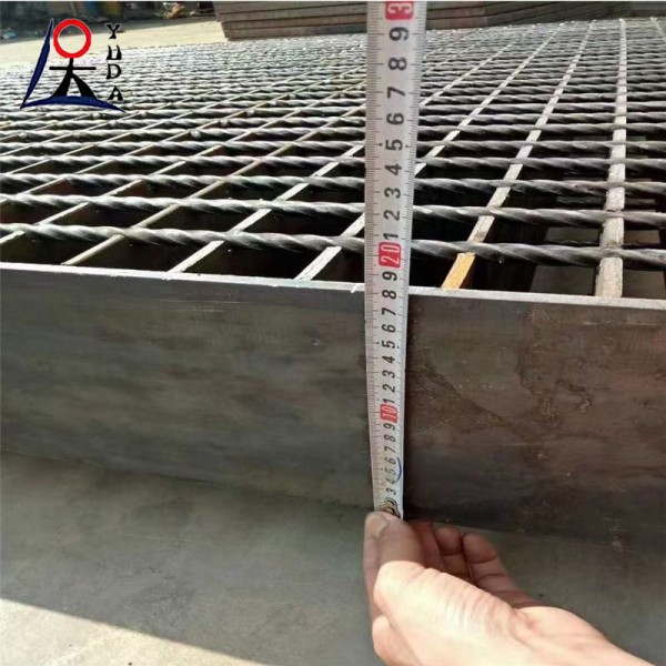 Quality Hot DIP Galvanized Steel Driveway Grating Heavy Duty Metal Bearing Bar Mesh Plain Type for sale