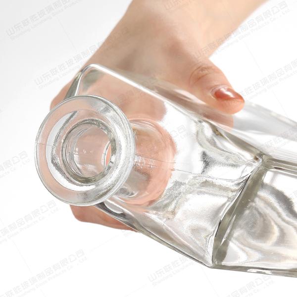 Quality Flat Square Customized Glass Bottle For Gin Whiskey Rum 500ml 750ml 700ml for sale