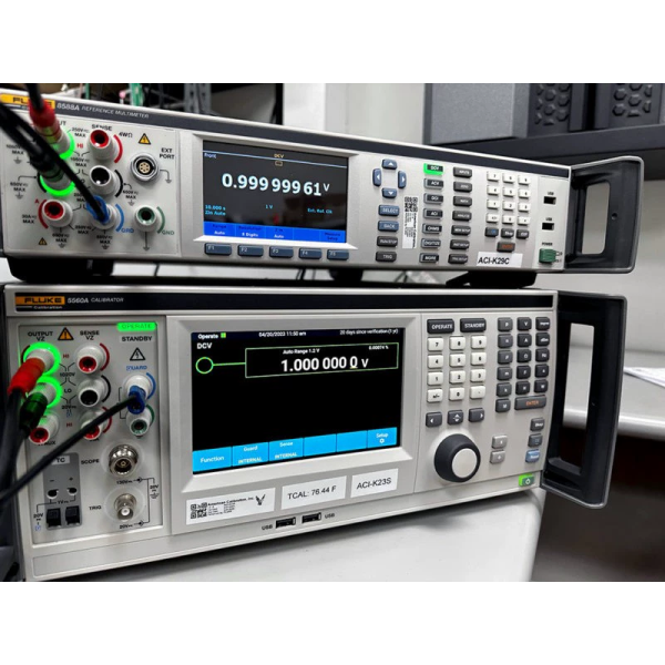 Quality 5560A High Performance Fluke Multi Product Calibrator 1020 V / 30 A for sale