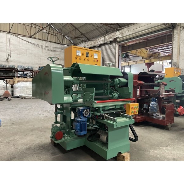 Quality Automatic Double Sided Polishing Machine Mirror Finishing For Embossed Handle for sale