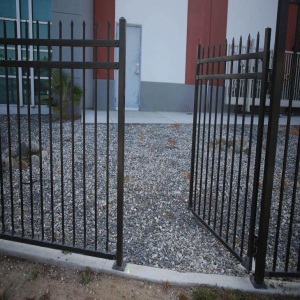Quality Customizable Easy To Assemble Zinc Steel Security Fence Powder Coated Metal Frame For Farm Fencing for sale