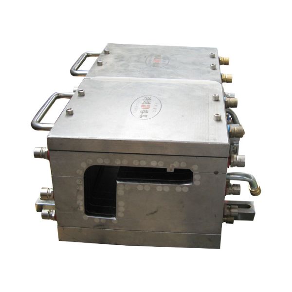 Quality Electroplating Polishing Surface Treatment WPC PE PP Profiles Extrusion Die Design Mould for sale