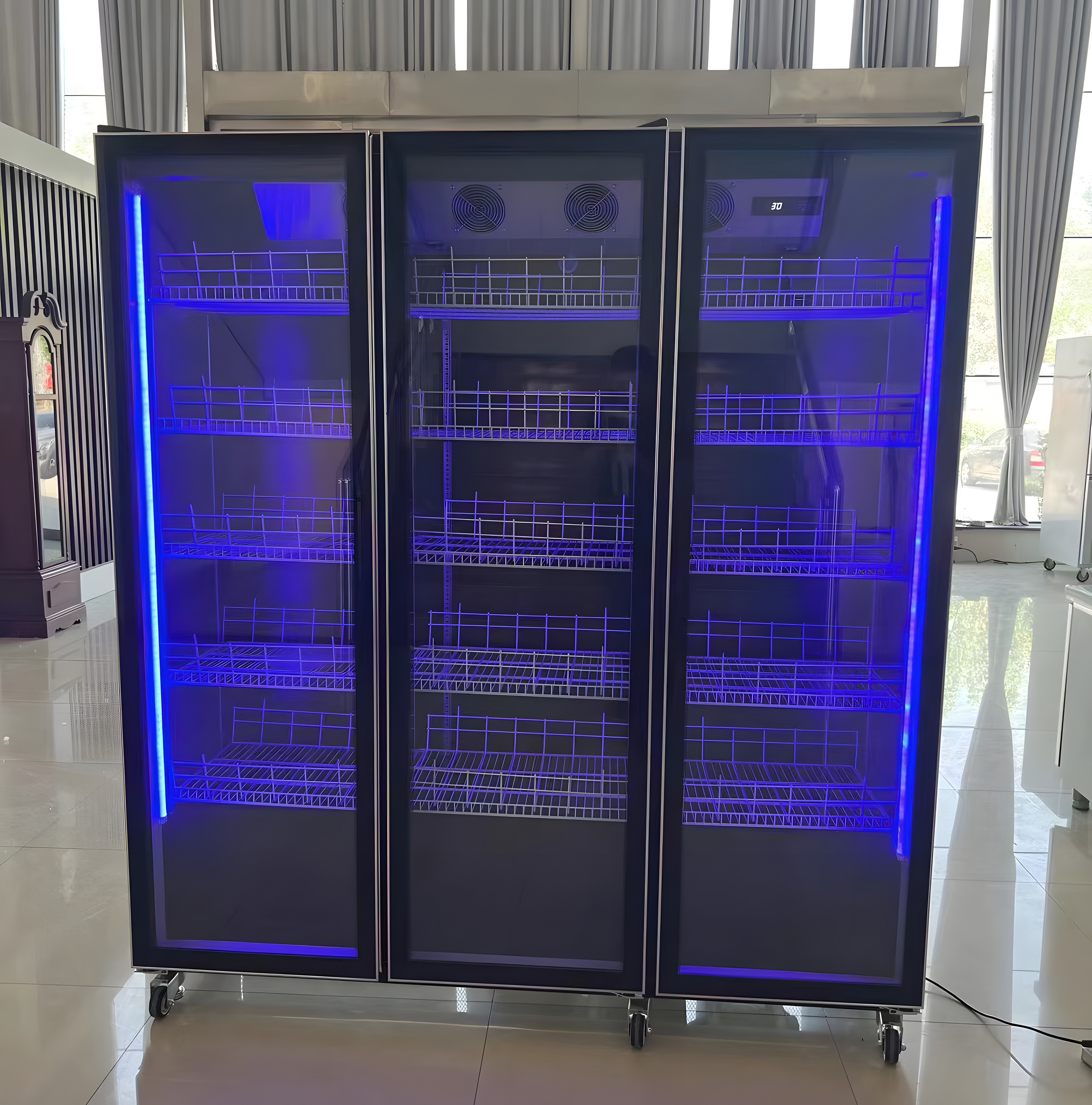 Quality Single-Temperature Capacity or customized Wine Display Refrigerator with LED for sale