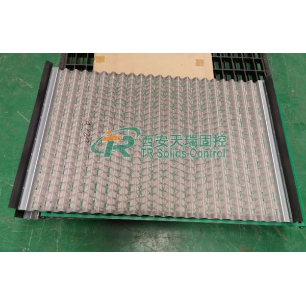 Quality High Strength Oil Vibrating Sieving Mesh 2 / 3 Layers Dimension 1165 X 585mm for sale