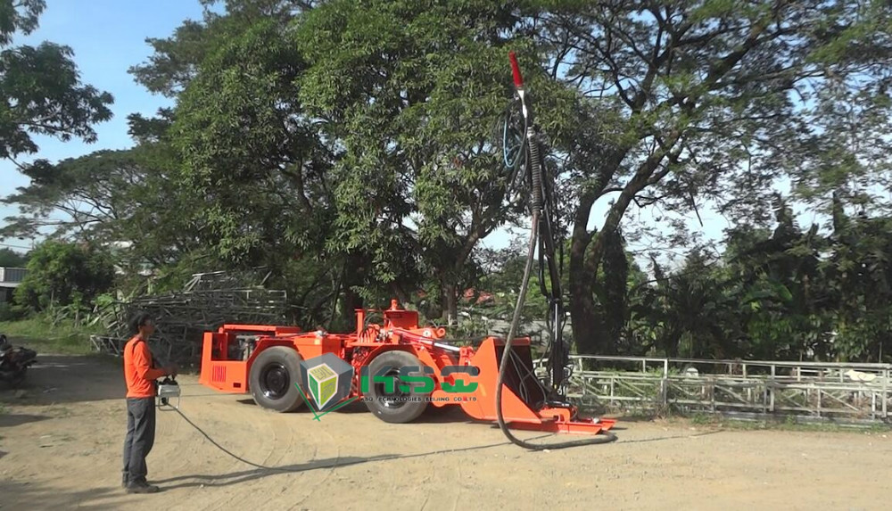 CE Certified Underground Mining Load Haul Dumper with Concrete Shotcrete Robot Arm, KSQ RL-2 LHD