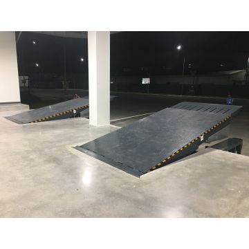 Quality Retractable Hydraulic Dock Ramp,Telescopic Lip Dock Leveler With Heavy-duty Load for sale