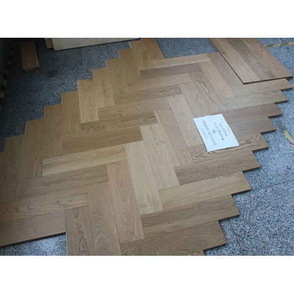 Quality Prime Oak Herringbone Parquet Flooring Smoked Customized Color for sale