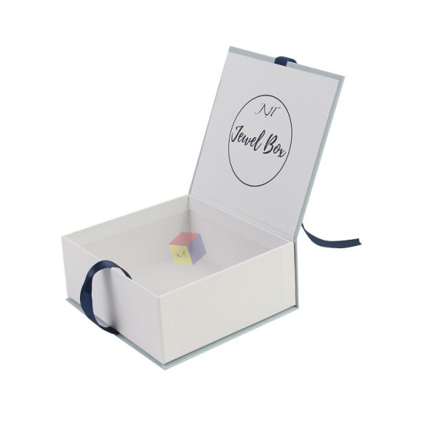 Quality Custom Jewelry Packaging Box Bracelet Gift Box With Matt Lamination And Ribbon for sale