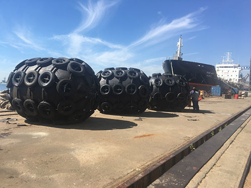 Quality Aircraft Tire Chain Net Pneumatic Rubber Fenders ISO17357 Yokohama Fenders for sale