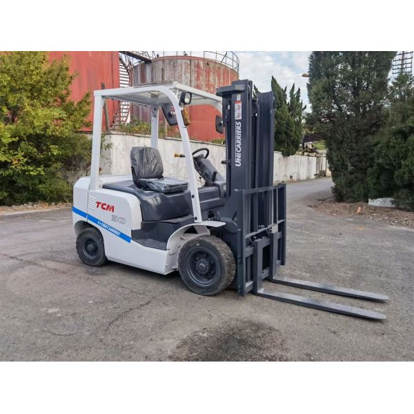 Quality 2012 TCM FD30 Diesel Fork Lift with Routine Fork Length Affordable and Versatile for sale