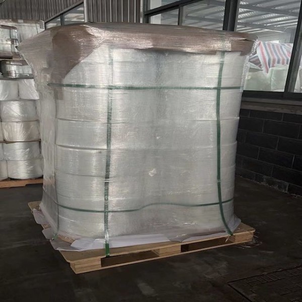 Quality 30GSM Fiberglass of 200mm width suface mat used in filament winding to improve the corrosion resistance of GRP surface for sale