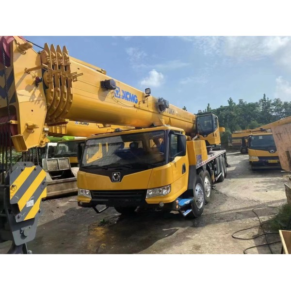 Quality 2015 XCMG 70 Ton Used Truck Crane Refurbished Truck Mounted Crane QY70K/QY70KH for sale