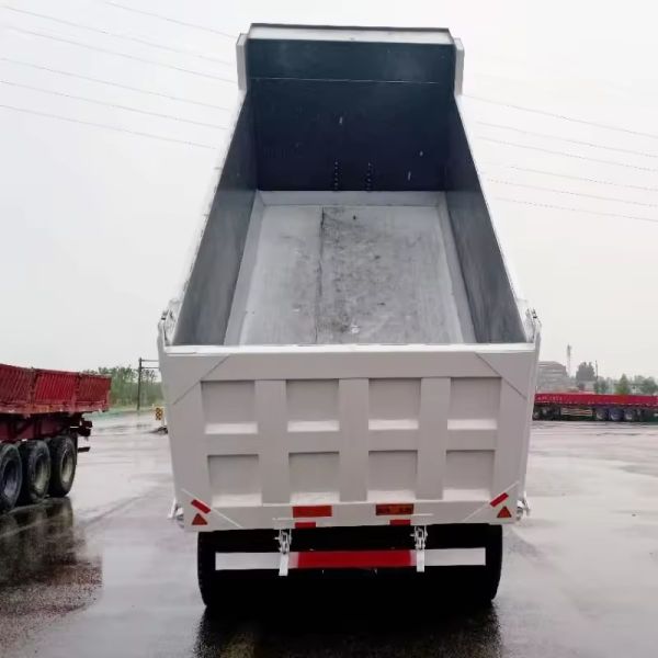 Quality Manual Transmission Used Tipper Trucks 6x4 10 Wheels Dumper For Euro II Euro V Emission Standard for sale