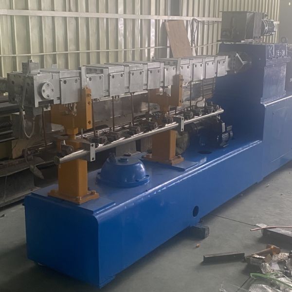 Quality Used 35-barrel twin-screw extruder for sale