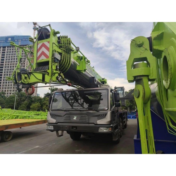 Quality 2016 Zoomlion QY70V Used Truck Crane Used Truck Mounted Crane 70 Ton for sale