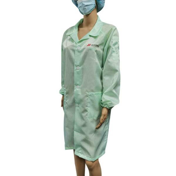 Quality 2 Side Pockets Lapel Collar Button 5mm Carbon Stripe ESD Cleanroom Gown Washable for sale