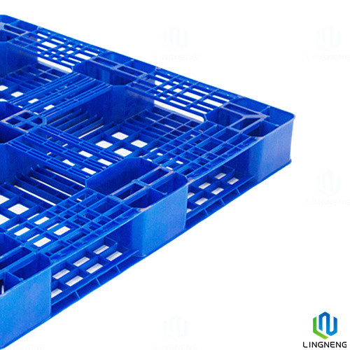Quality Industrial Lightweight Plastic Pallet Single Face 4 Way Entry Pallet 1000*1000 for sale