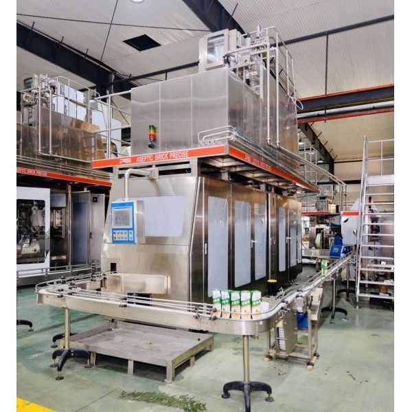 Quality 16000 PPH 100ml Aseptic Carton Filling Machine with Straw Applicator for Milk for sale