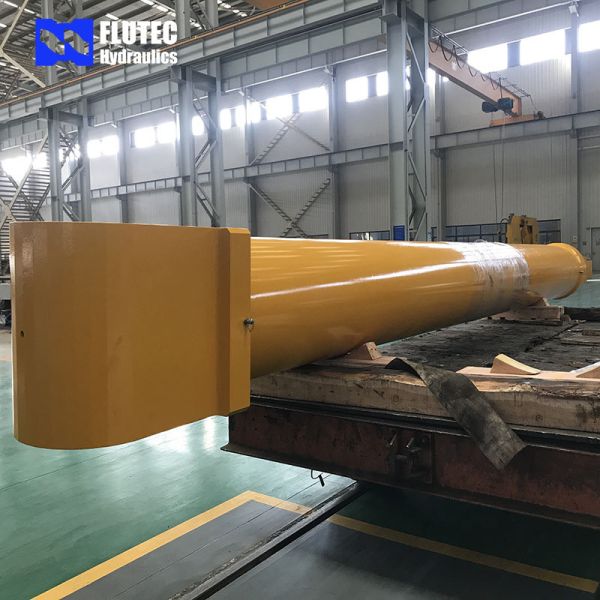 Quality Precision Control Customised Design Luffing Cylinder For Deck Crane for sale