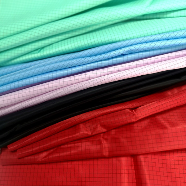 Quality 98% Polyester 2% Carbon Fiber ESD 5MM Grid Fabric For Cleanroom Garment for sale