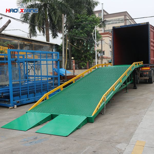 Quality 5-15tons Mobile Loading Dock Ramps Manual Temporary Dock Ramps for sale