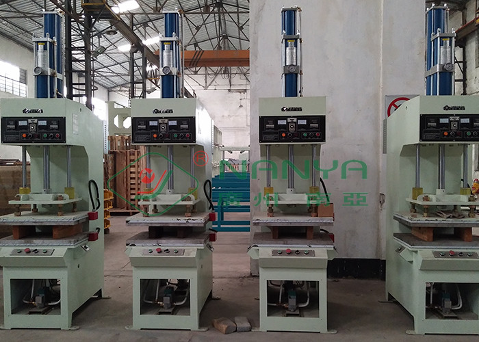 Quality Small Semi Automatic Manually Hot Press Machine For Paper Egg Box / Industrial for sale