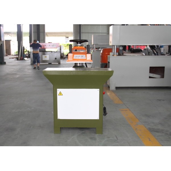 Quality High Speed Hydraulic Swing Arm Cutting Machine For Leather Glove Making for sale