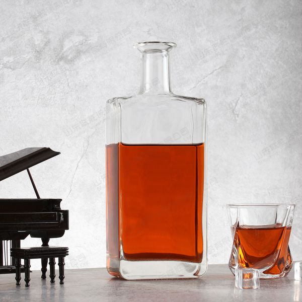 Quality Flat Square Customized Glass Bottle For Gin Whiskey Rum 500ml 750ml 700ml for sale