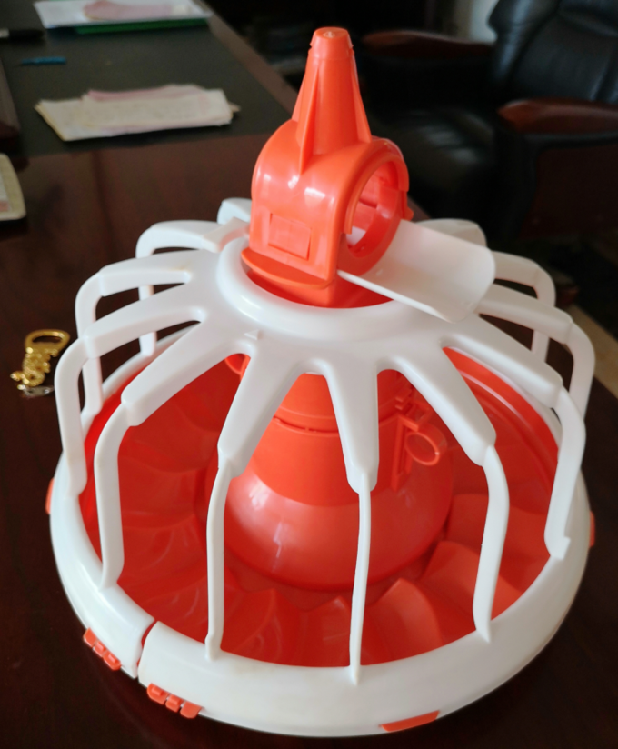 2.5 Quarts Round Poultry Food Dish 16