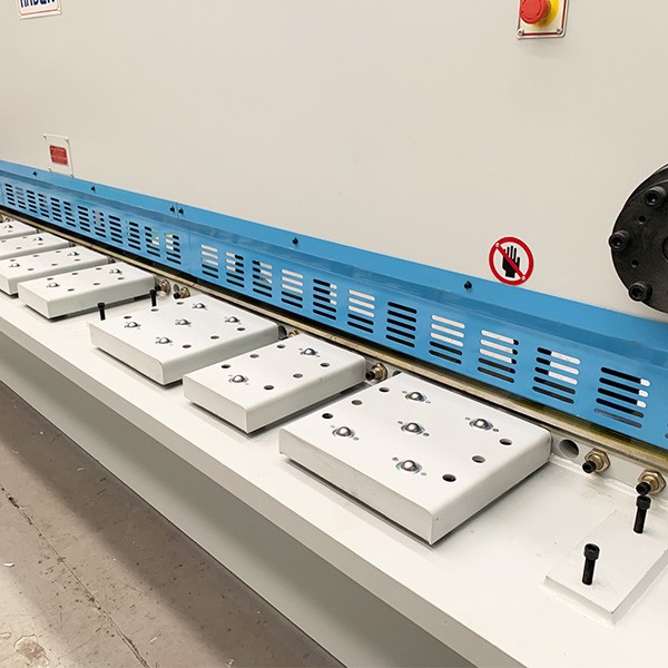 Quality Bench Shearing Machine Metal Guillotine Automatic Shearing Machine 6x4000mm for sale