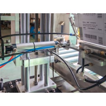 Quality Ym320 Automatic Carton Box Two Sides Sticker Corner Sealing Machine Plastic for sale