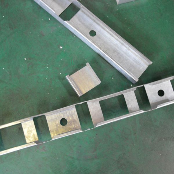Quality Customized C Shape U Stud And Track Roll Forming Machine Galvanized steel frame for sale