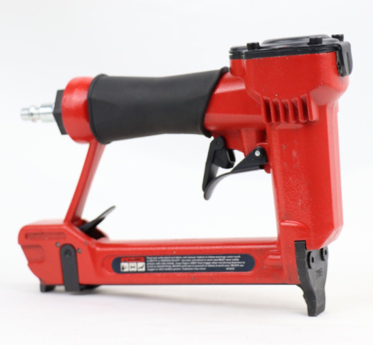 Durable Air Stapler Pneumatic Staple Gun 22gauge for Furniture Fixtures Upholstery with CE (7116S)
