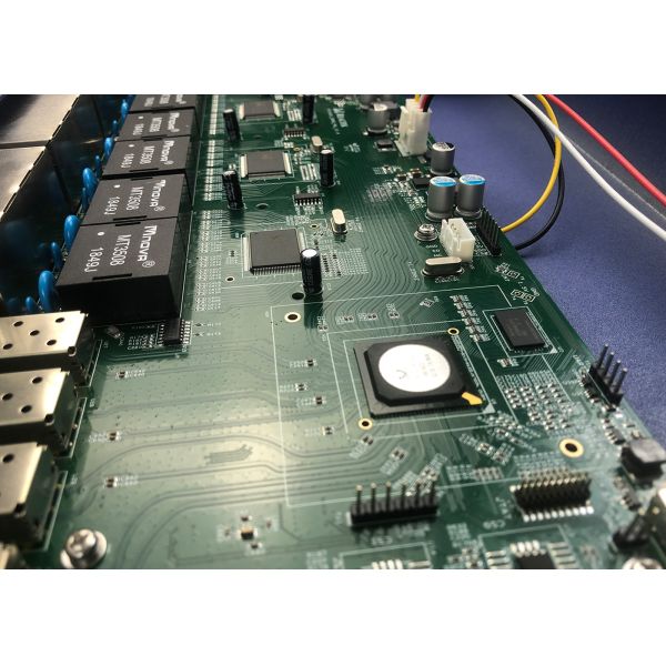 Quality 19 Inch Rack Mount 10G Ethernet Switch , Layer 3 Managed Switch 24+4 SFP+ for sale