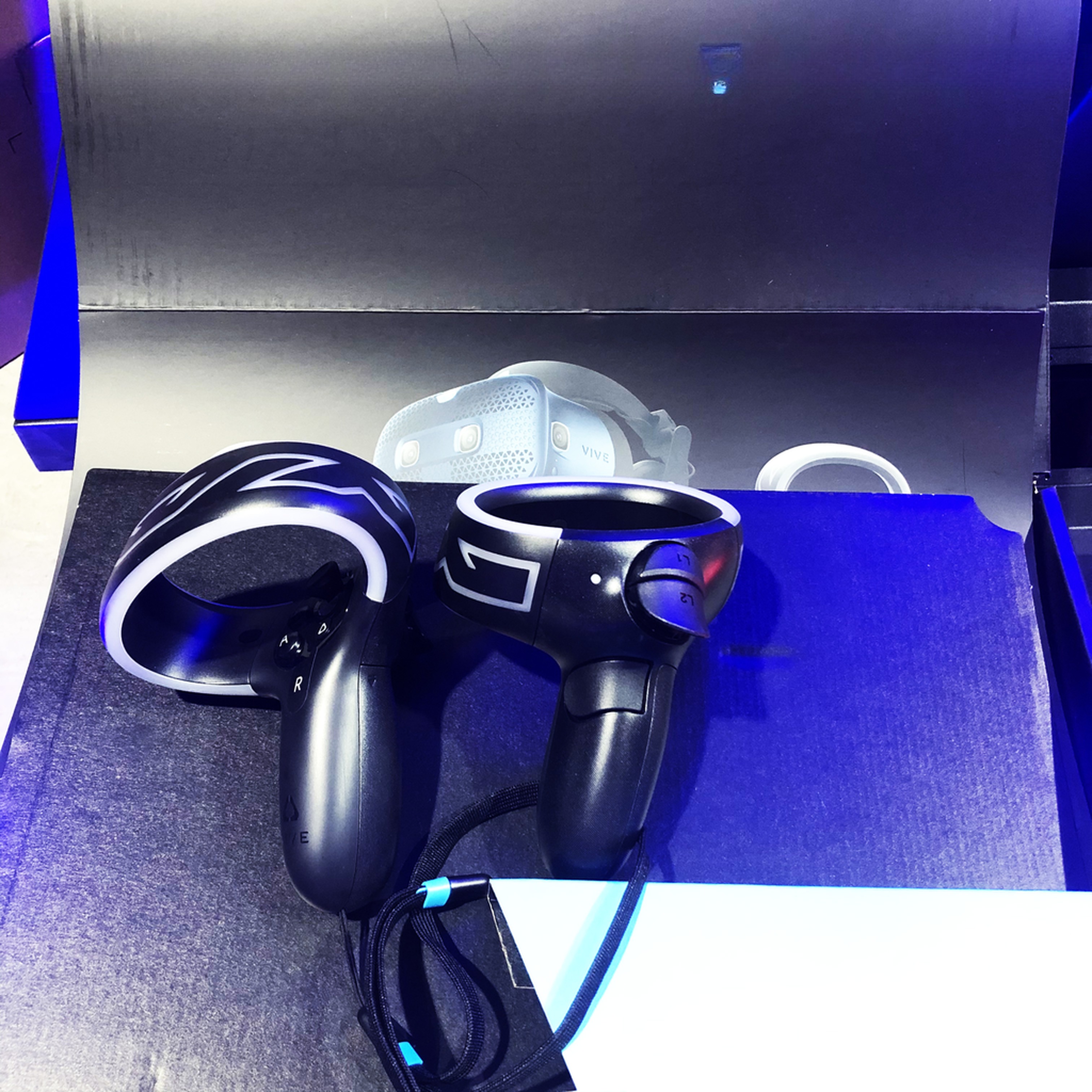 VIVE COSMOS VR Helmet Storage Box