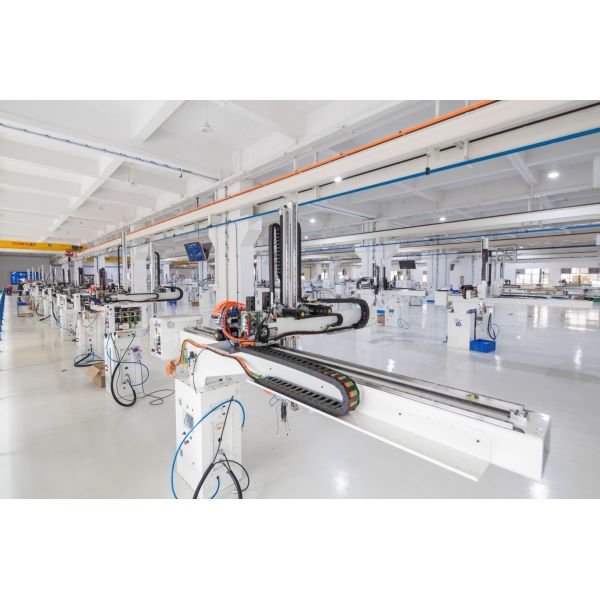 Quality Durable Injection Molding Robot Large Size 5Kg Max Loading 1 . 6Kg Pendant for sale