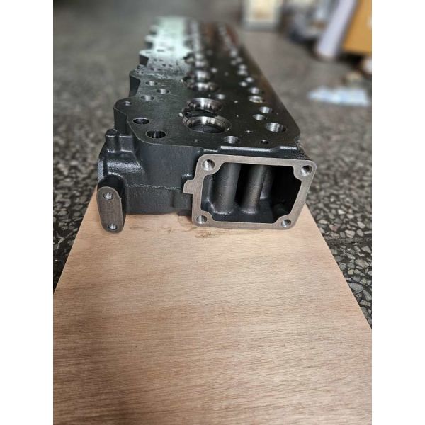 Quality ME051714 Mitsubishi Engine Cylinder Head Model 6D34 Material Casting for sale